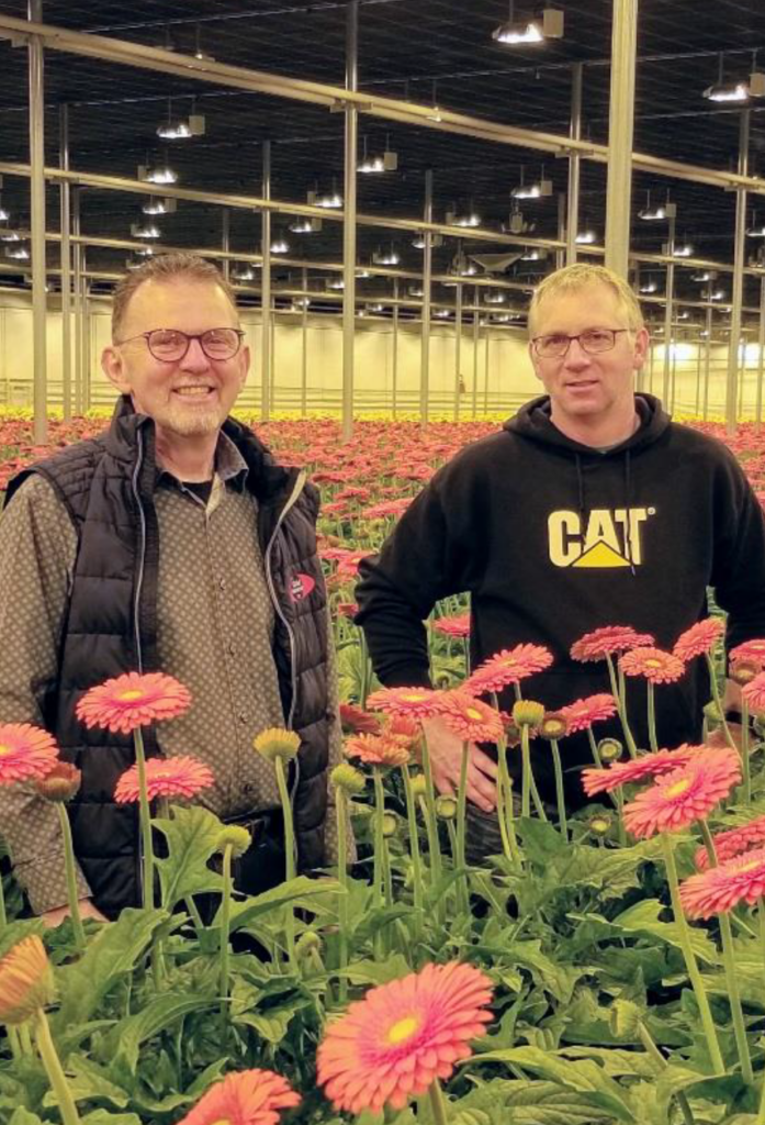 Growing with full climate control by using dehumidification